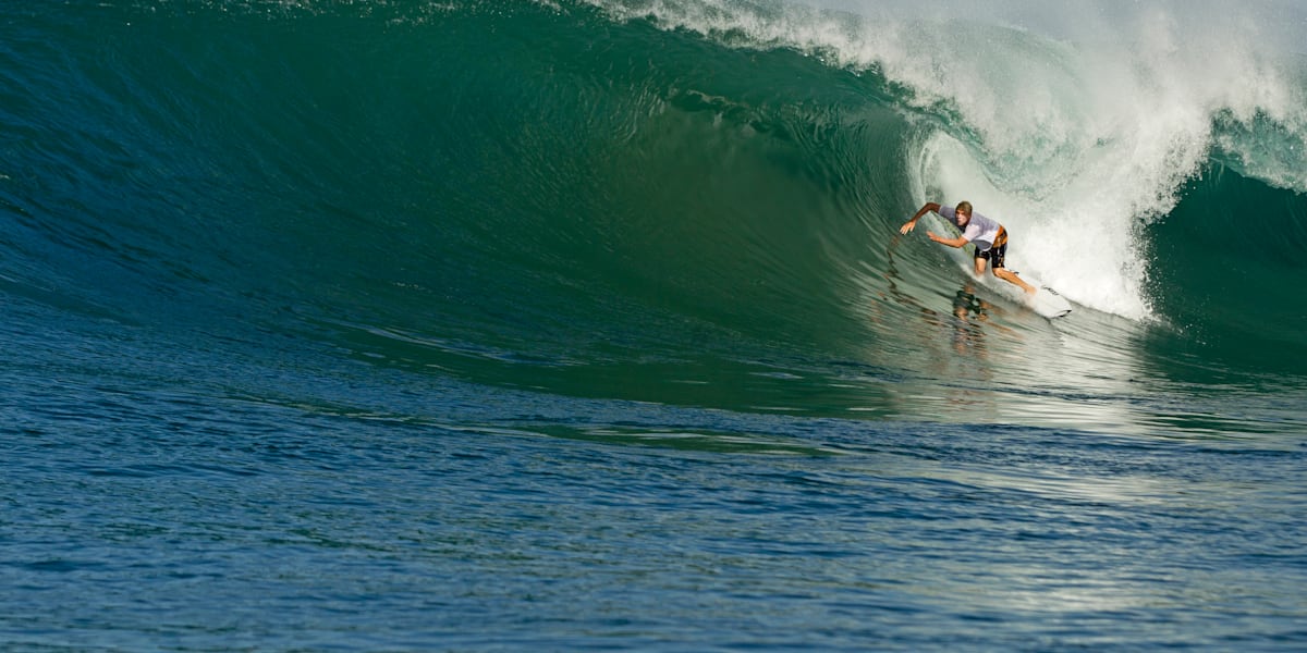 4 Waves 1 Hour: Mick Fanning surfing movie – video