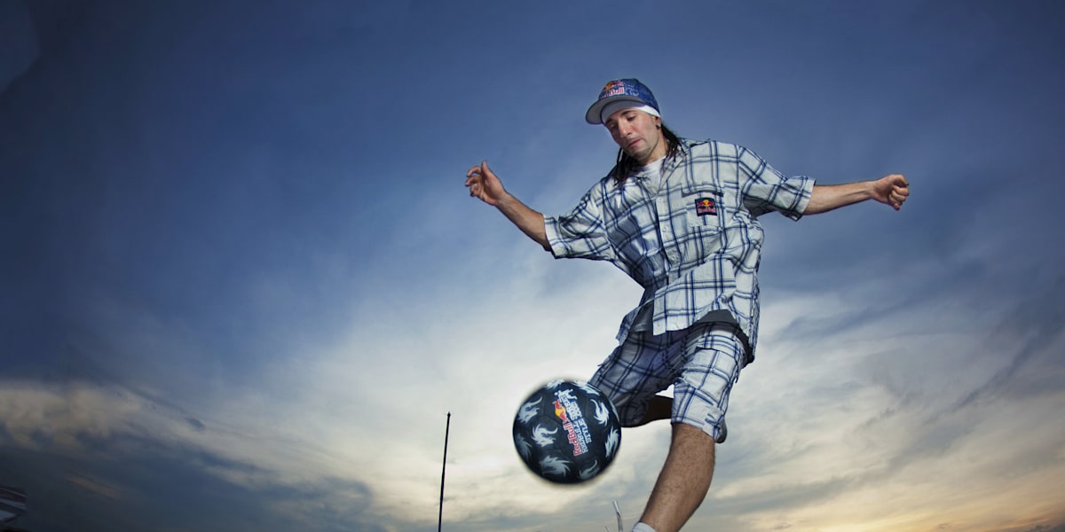 Séan Garnier vs The World: Freestyle football film
