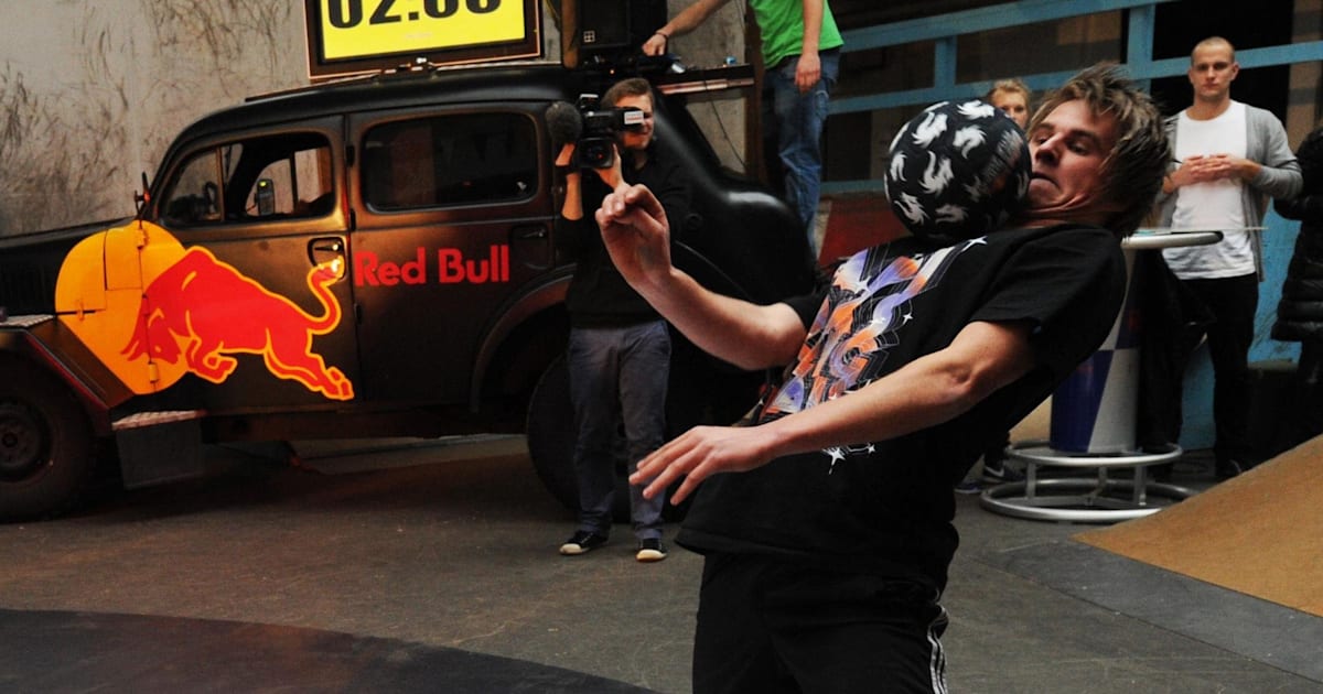 Freestyle football tricks with arms