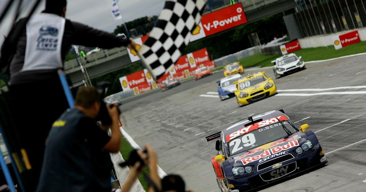 Red Bull Racing maintain perfect Stock Car start