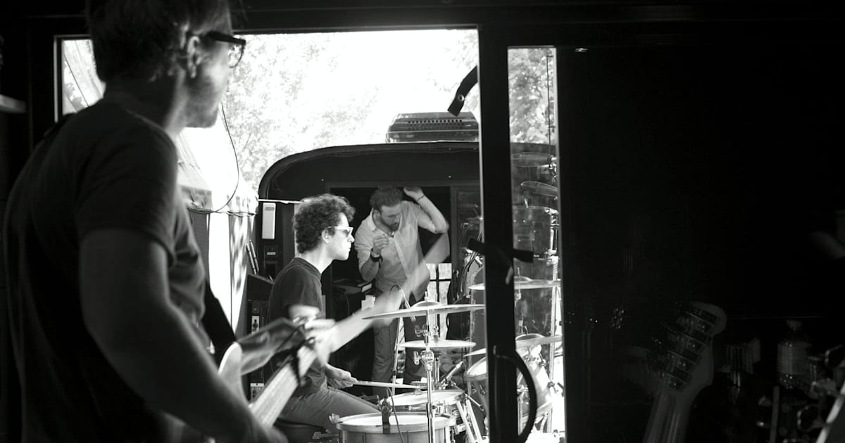 Red Bull Tour Bus Canada – Tokyo Police Club