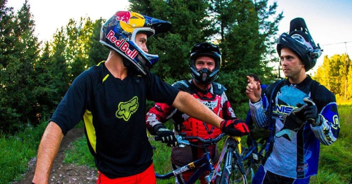 Steve Smith Visits Devinci Mountain Bike Factory