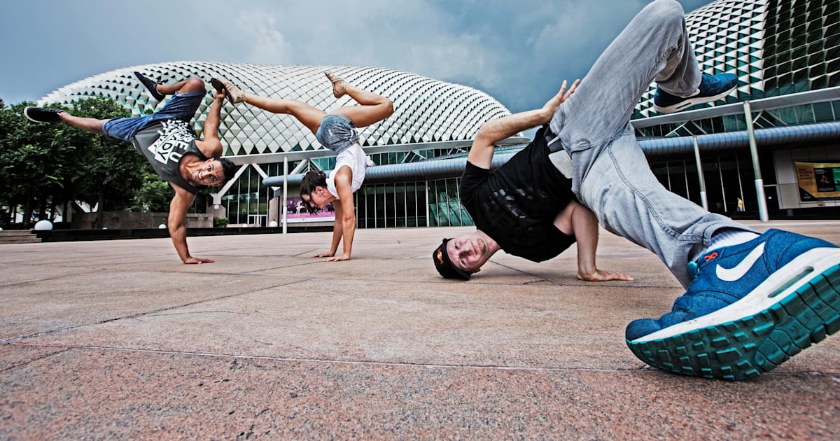 Video: The Flying Steps In Singapore