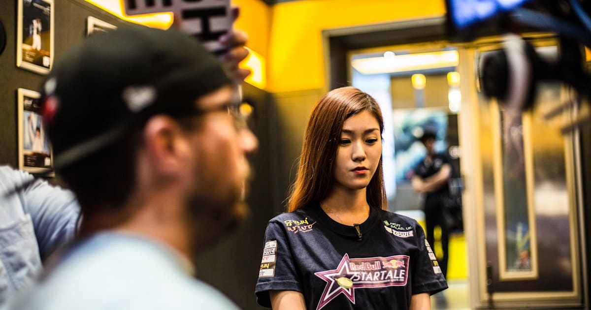 Not Just a Man's Game: StarCraft Pro Aphrodite