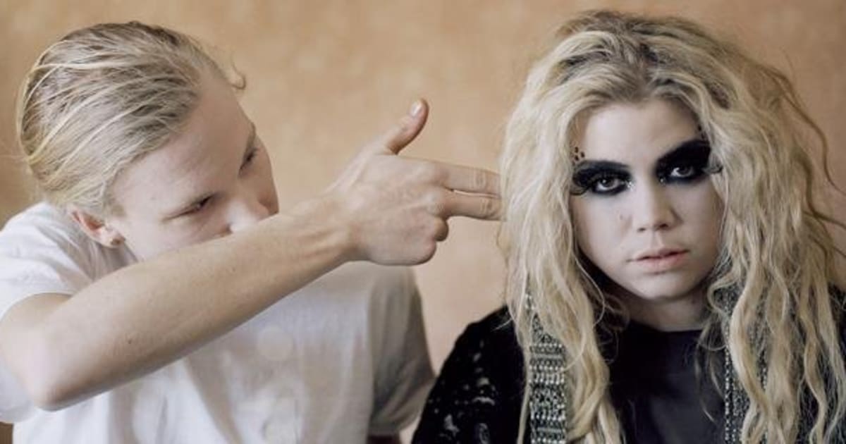 Vários tons de branco no novo vídeo do duo JJ