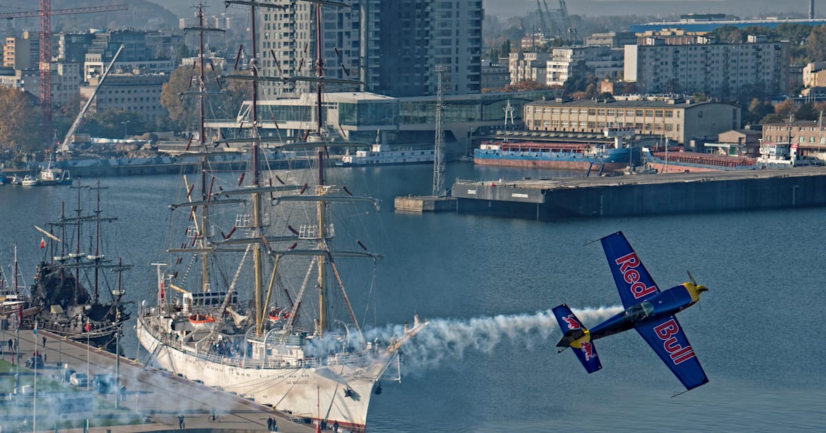 Watch Red Bull Air Race live from Gdynia, Poland, 2014