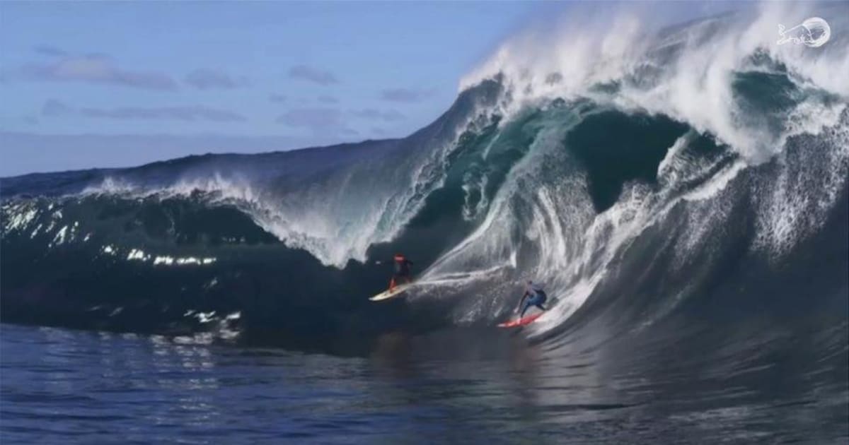 Taj Burrow et Mark Matthews sur The Right vu du jet ski