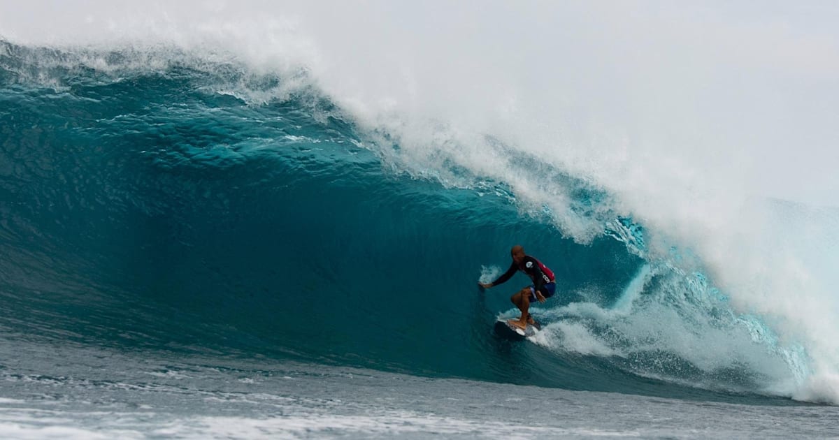 Surfing Legendary Pipeline Wave | Volcom Pipe Pro 2015