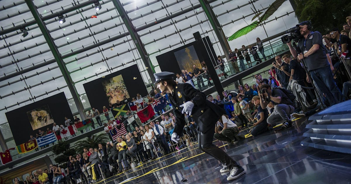 Red Bull Paper Wings 2015 - Aerobatics contest