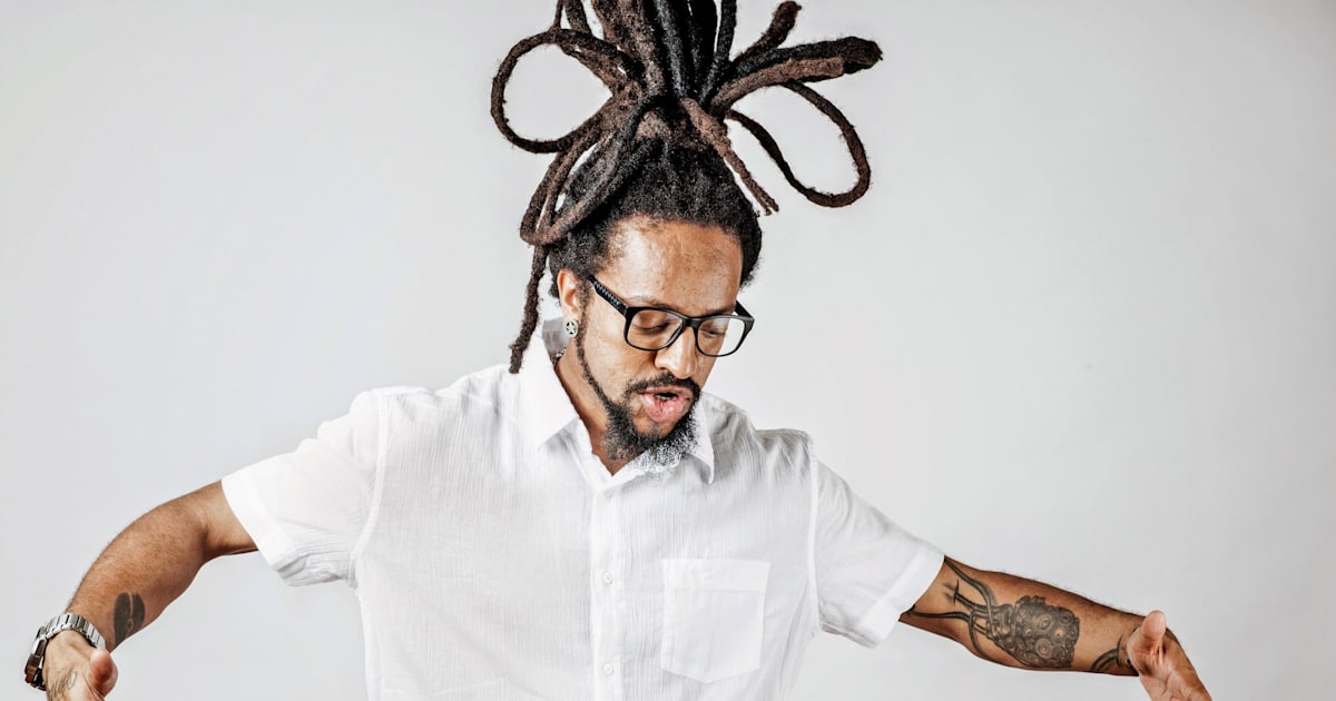 Rael apresenta novo show com banda e convidados