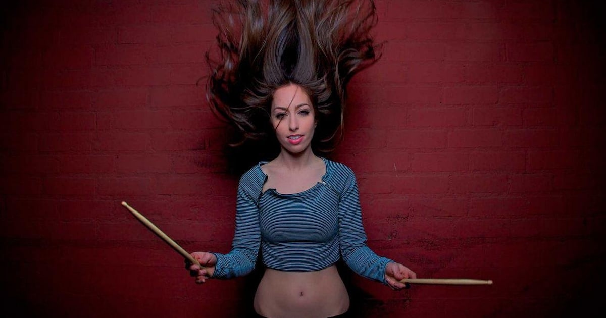 Meytal Cohen y Nea Batera 2 bellezas en la bateria