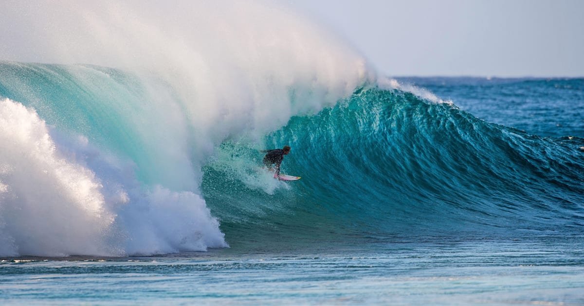 Surf : Des vagues parfaites à Pipeline, Hawaï ! | Vidéo