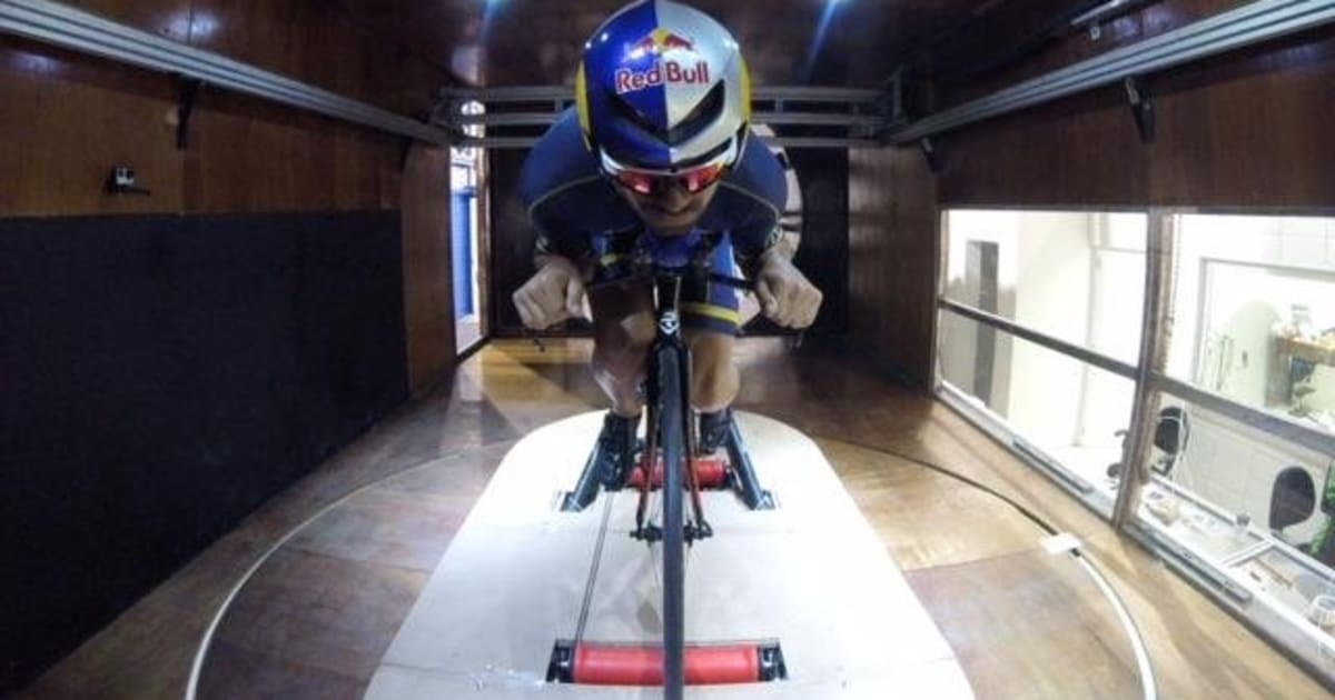 Igor Amorelli no Túnel de vento do IPT USP