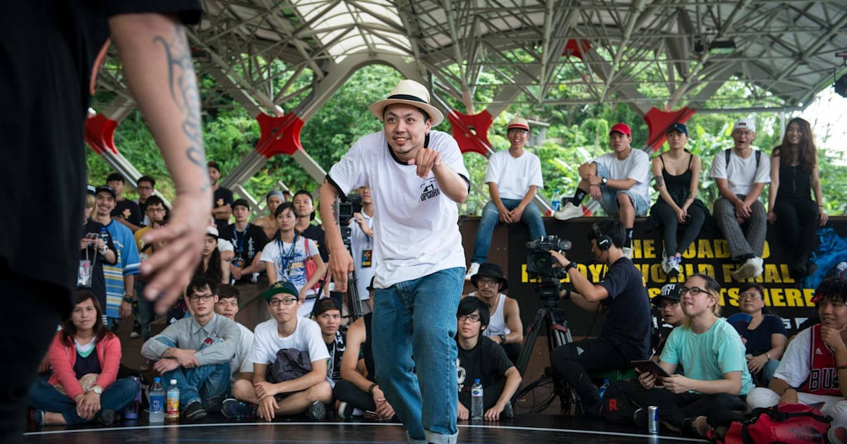 Pop locking: баттл двух стилей