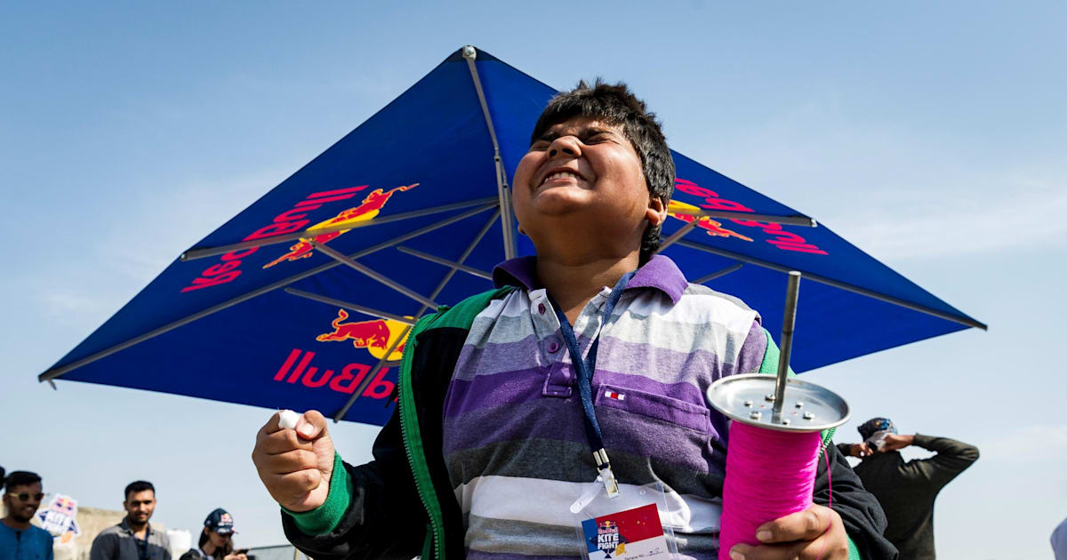 Kite Fighting India Pataangbazi *video* | Red Bull