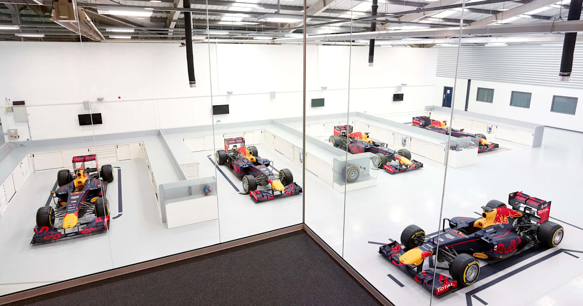 Formula One: Red Bull Racing RB13 – Factory Tour Video