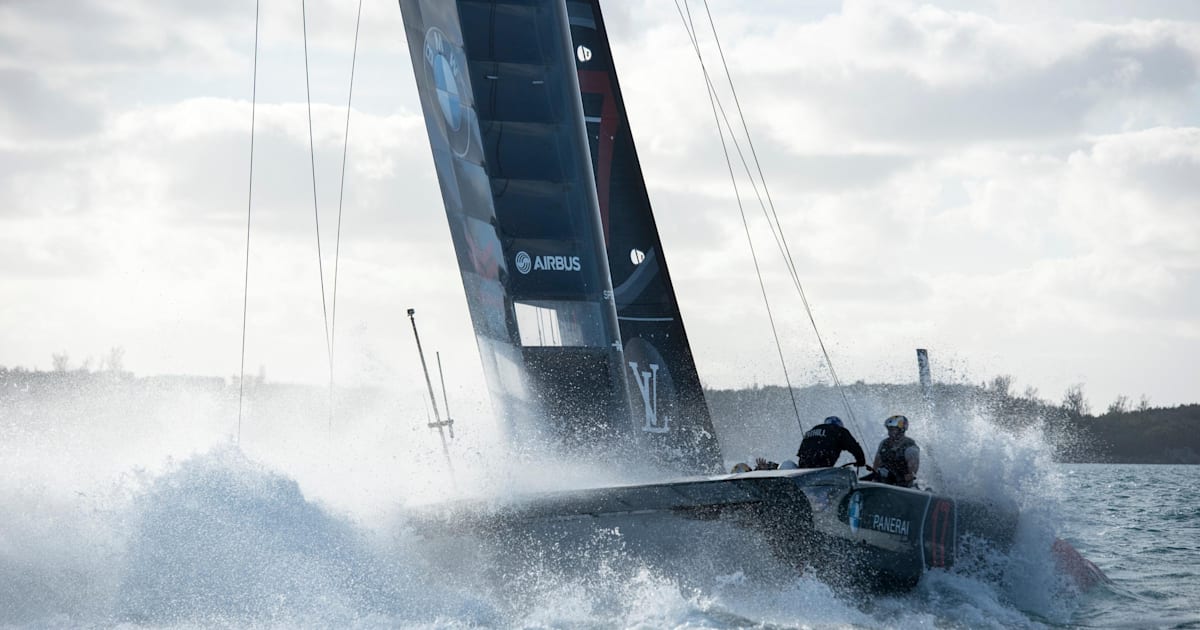 Graeme Spence falls off ORACLE TEAM USA during training