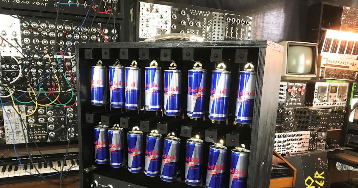 Look Mum No Computer: Caja de ritmos latas de Red Bull