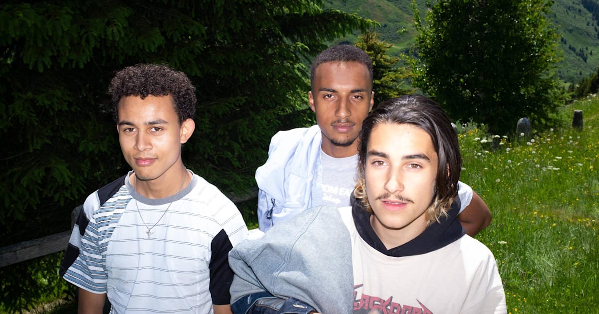 AKIRA & P VLEX + FRIENDS