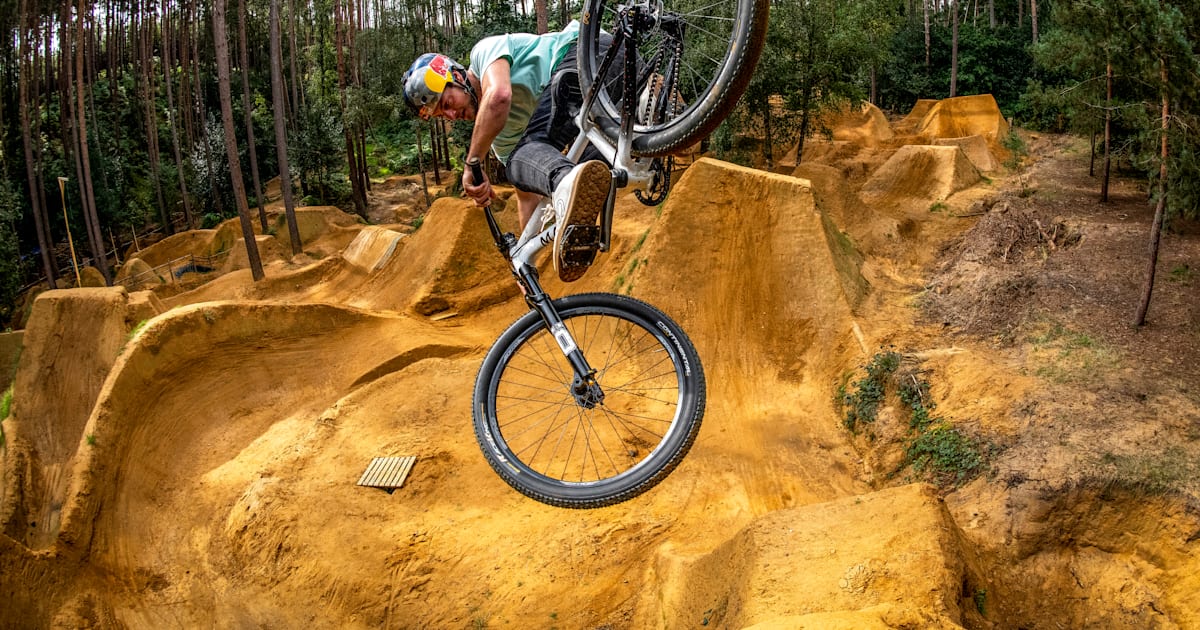 Andy Lloyd - Red Bull Illume