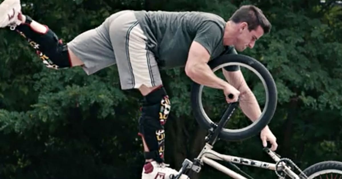 Tim Knoll ride en BMX flatland et freestyle à Berlin