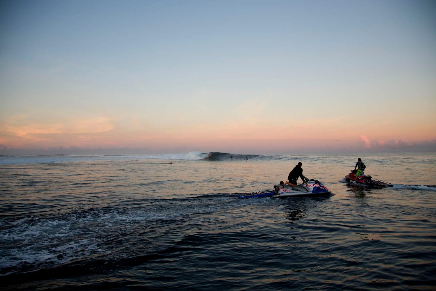 Photos: An Early Morning Warmup in Fiji