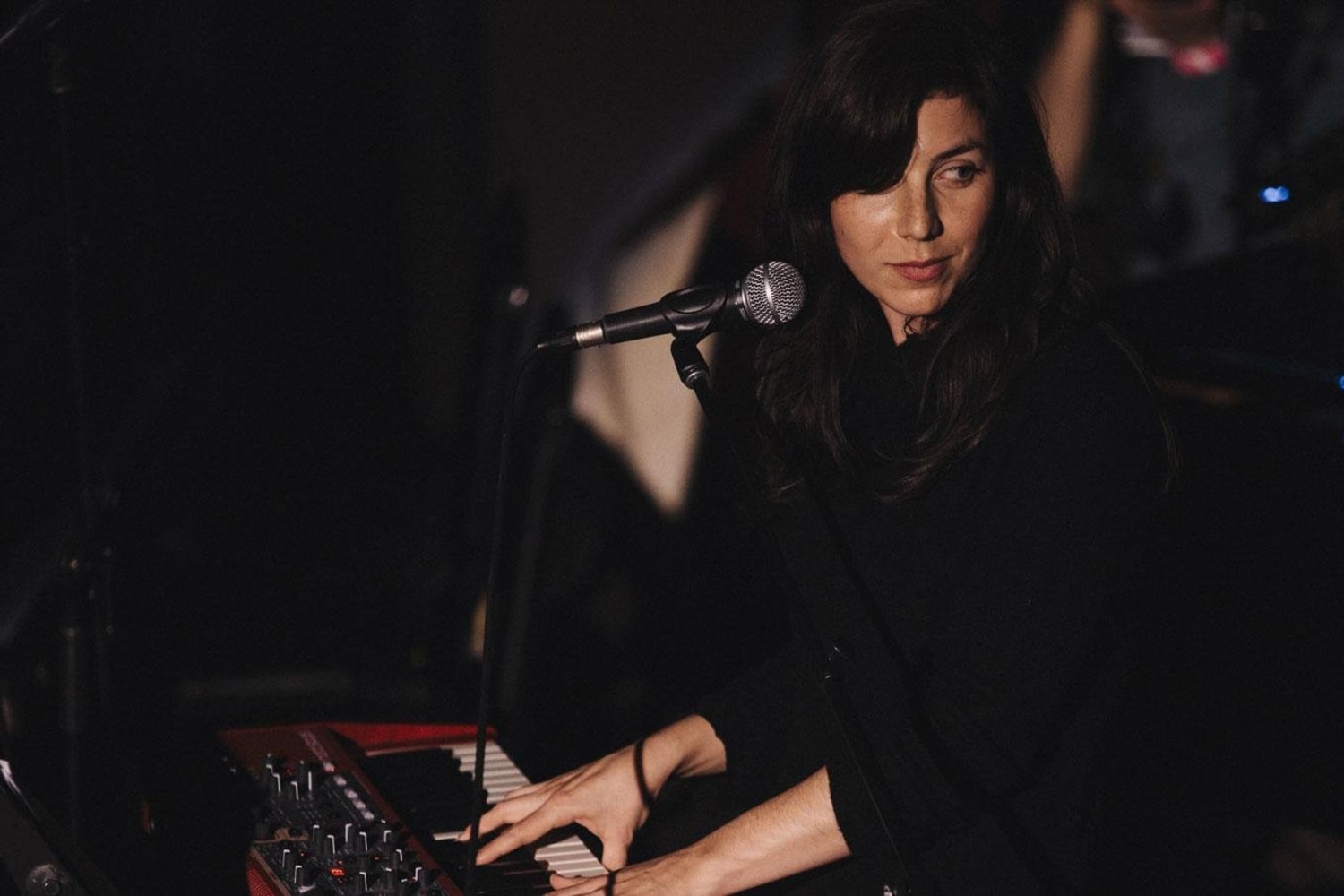 Julia Holter : La poésie et la performance