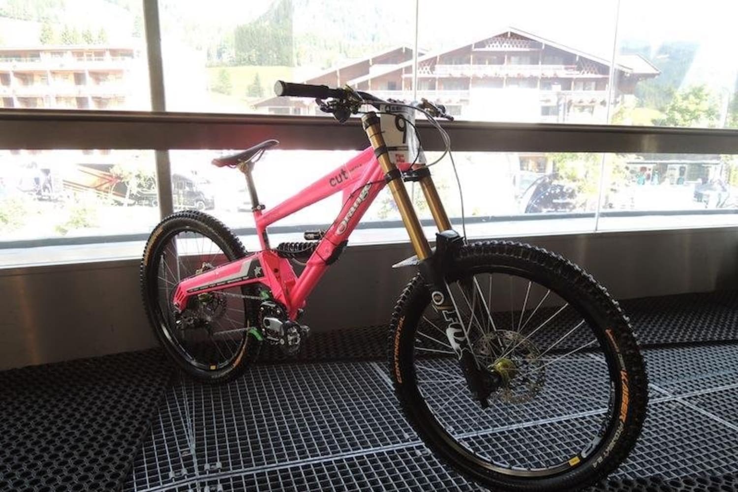 Pro Bike: Fraser McGlone's Orange 322