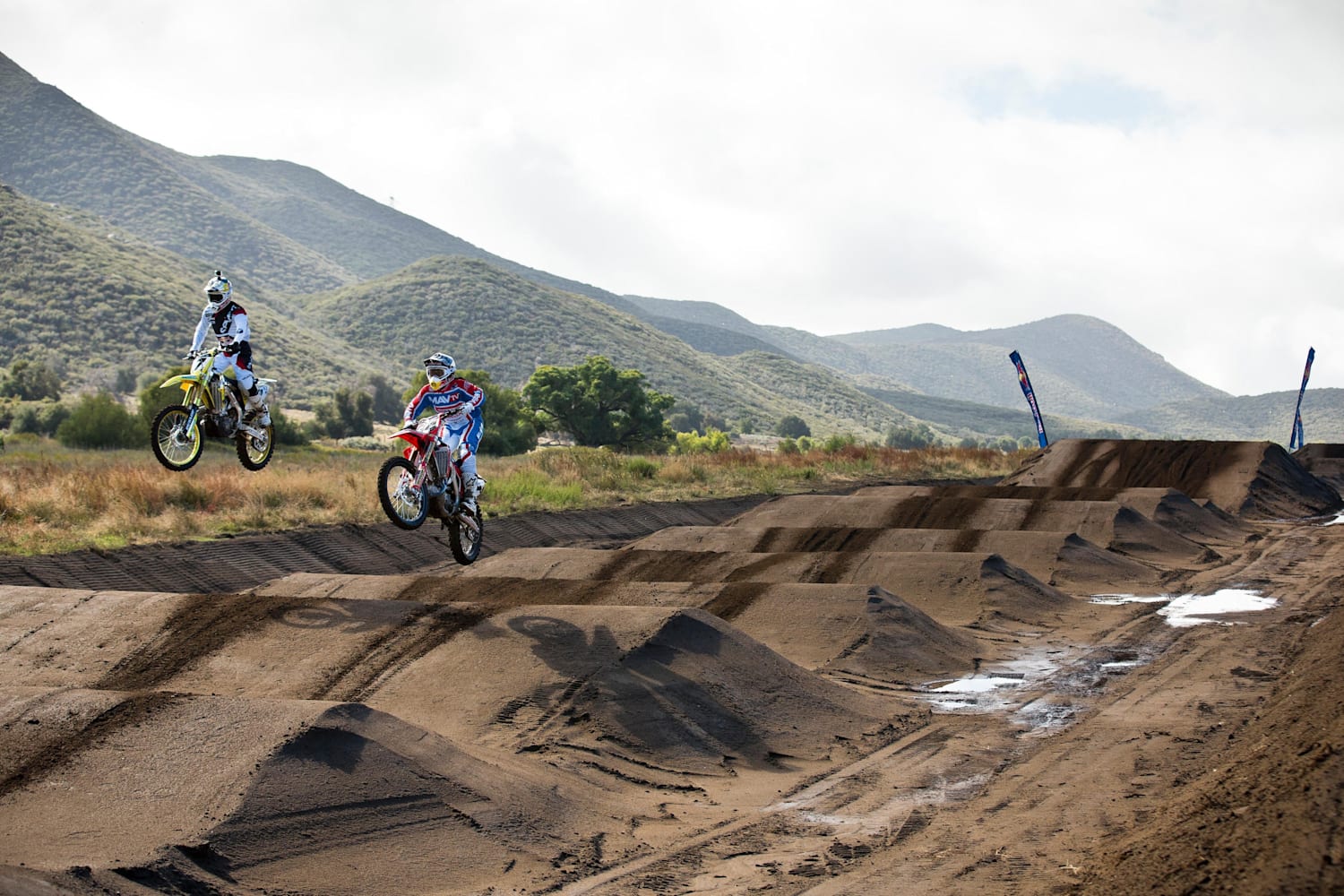 Vídeo Exclusivo: James Stewart em Straight Rhythm