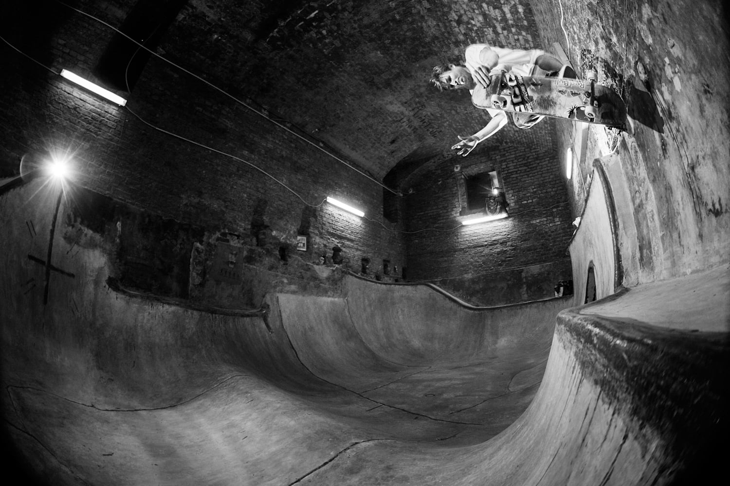 Underground Vienna DIY skateboard bowl