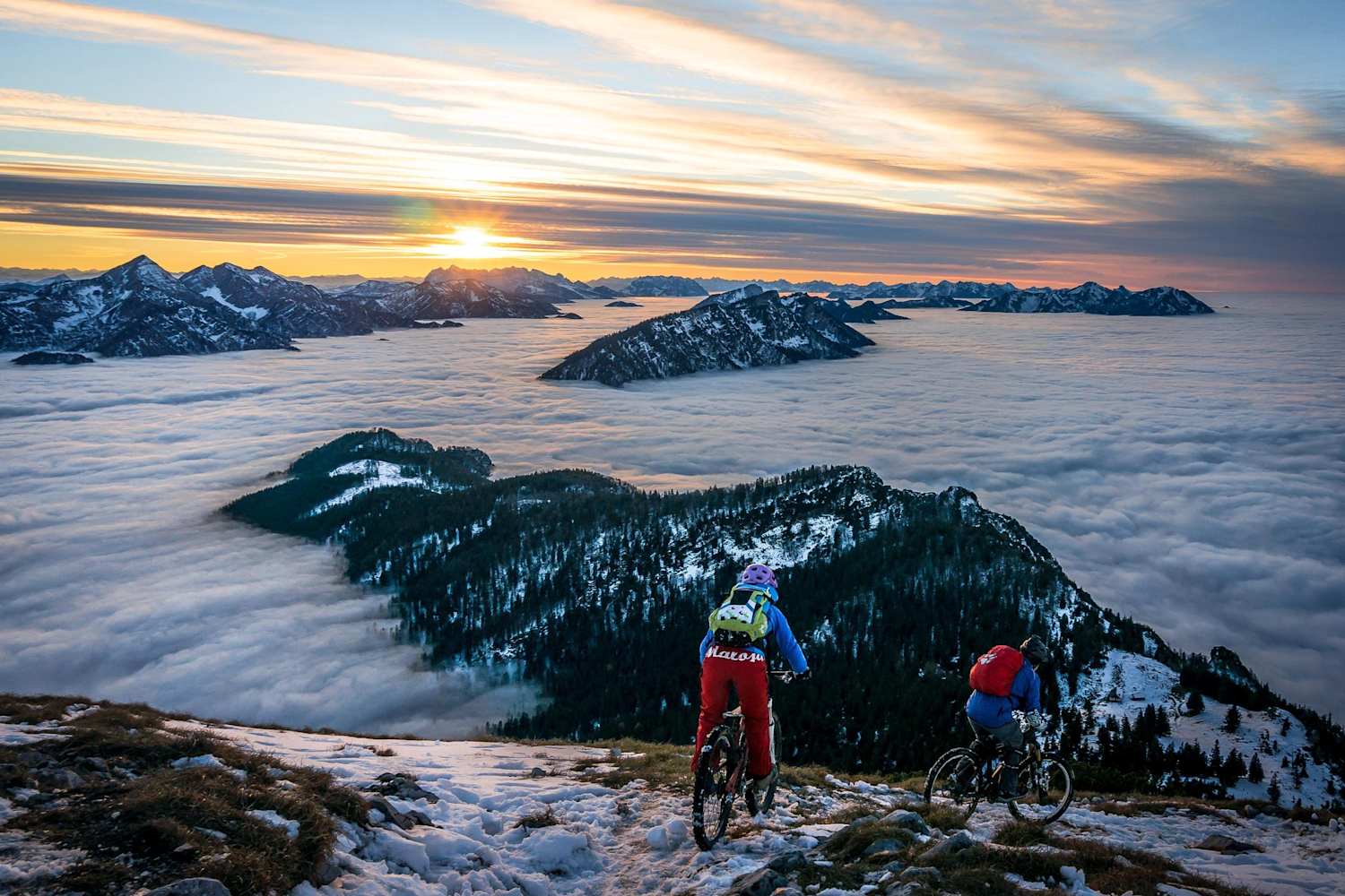 Riding through a white out snow shots freeride DH