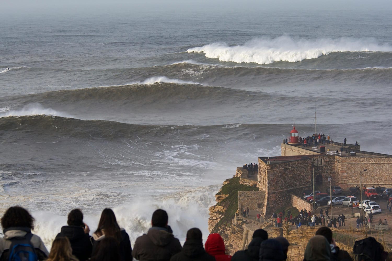 Hugo Vau: pêcheur en été, surfeur de vagues XXL l’hiver