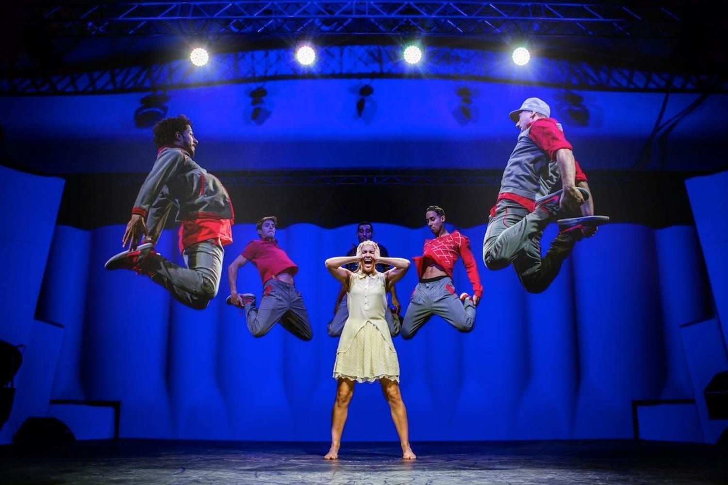 Flying Steps: Watch Breakin the World *film* | Red Bull