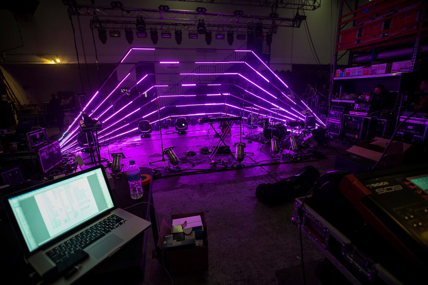 Behind the scenes with Rufus and their new lightshow