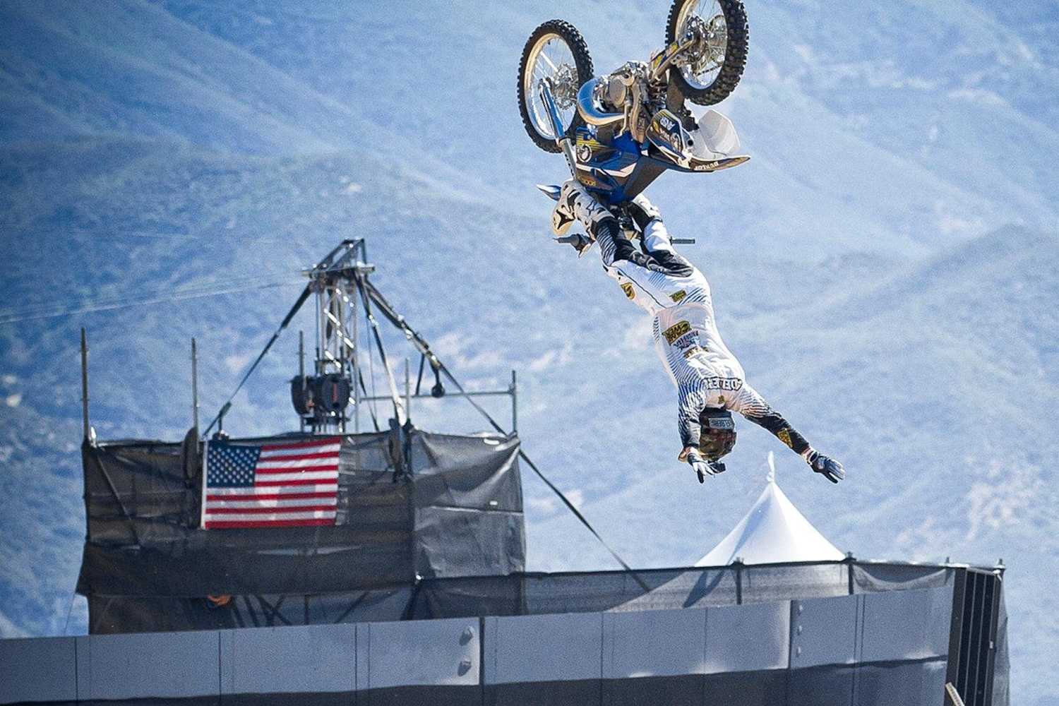 FMX design technology: Cliffhanger foot pegs