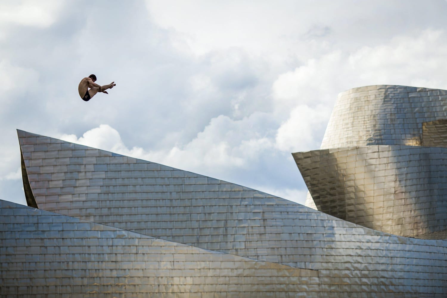 Cliff Diver Responds to Justin Bieber Diving Injury