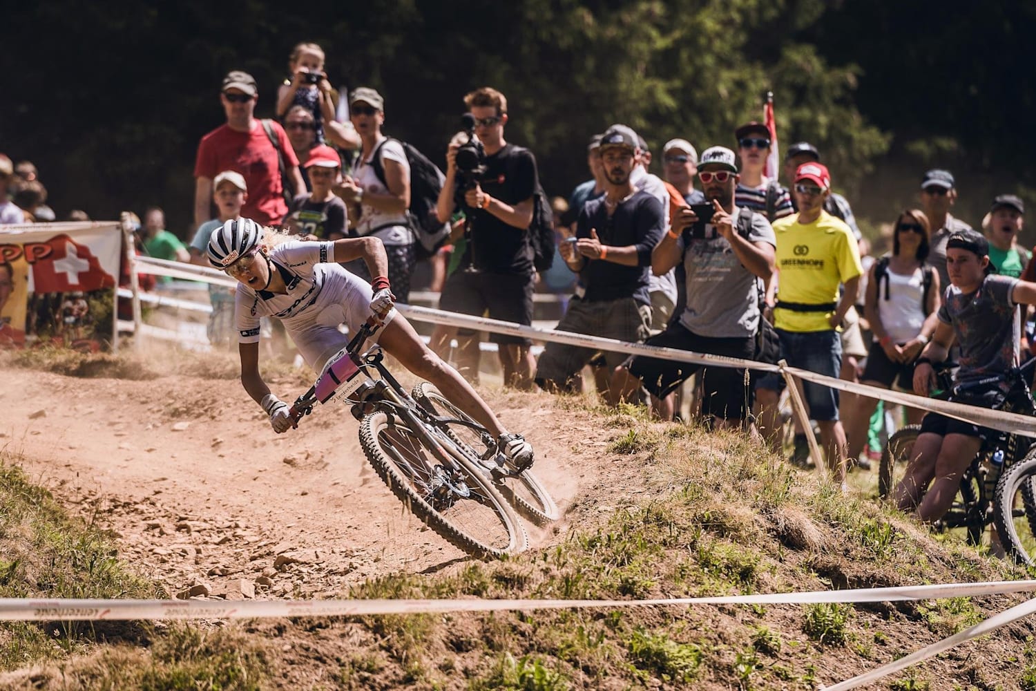 Rob Warner meets Jolanda Neff MTB XCO *video* Red Bull