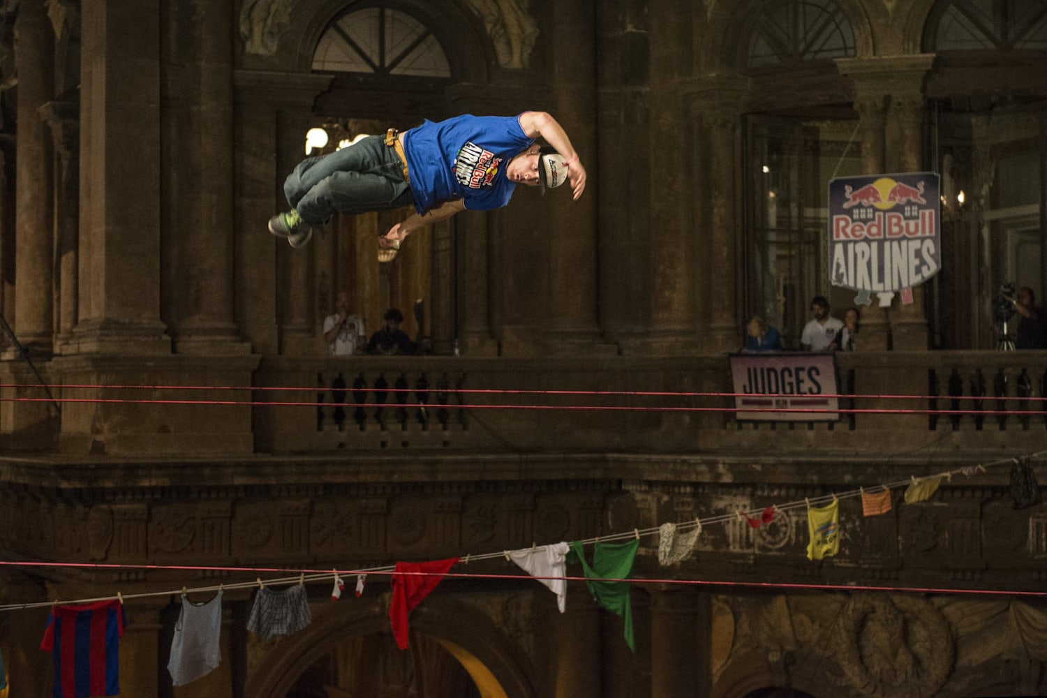 Slackline Freestyle : Le Red Bull Airlines en vidéos