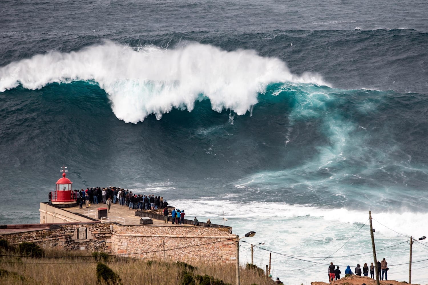 Surf para flipar en Nazaré... ¡con Filmers At Large!