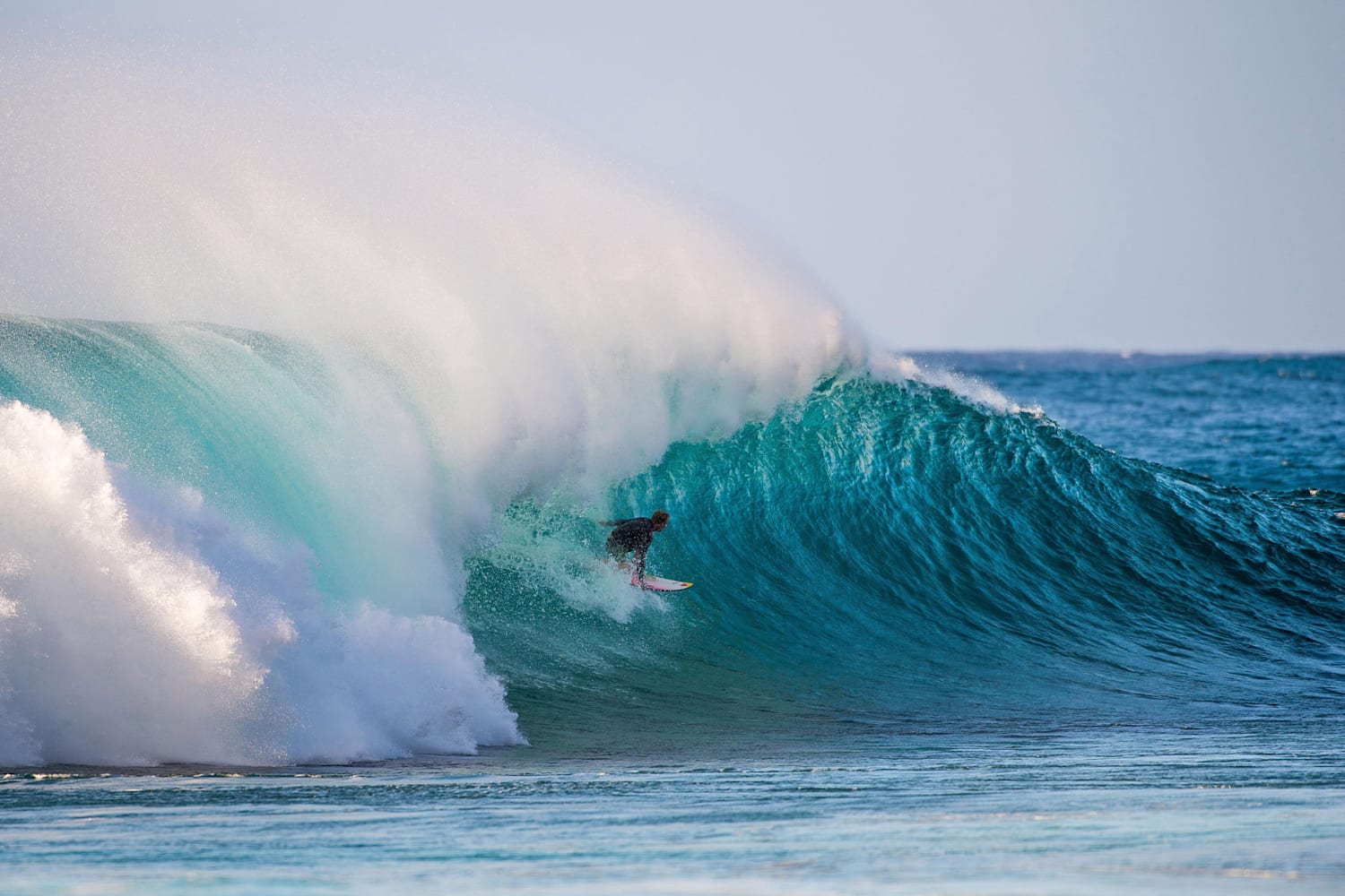 Surf sur des vagues parfaites à Pipeline, Hawaï | Vidéo