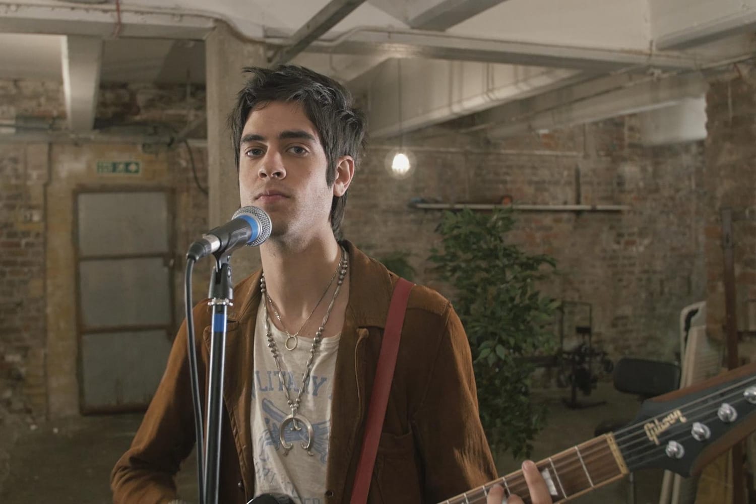 S.C.U.M. frontman Thomas Cohen performs live