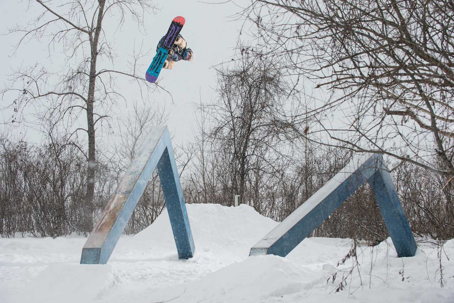 Seb Toots: así se las gasta con el snowboard callejero
