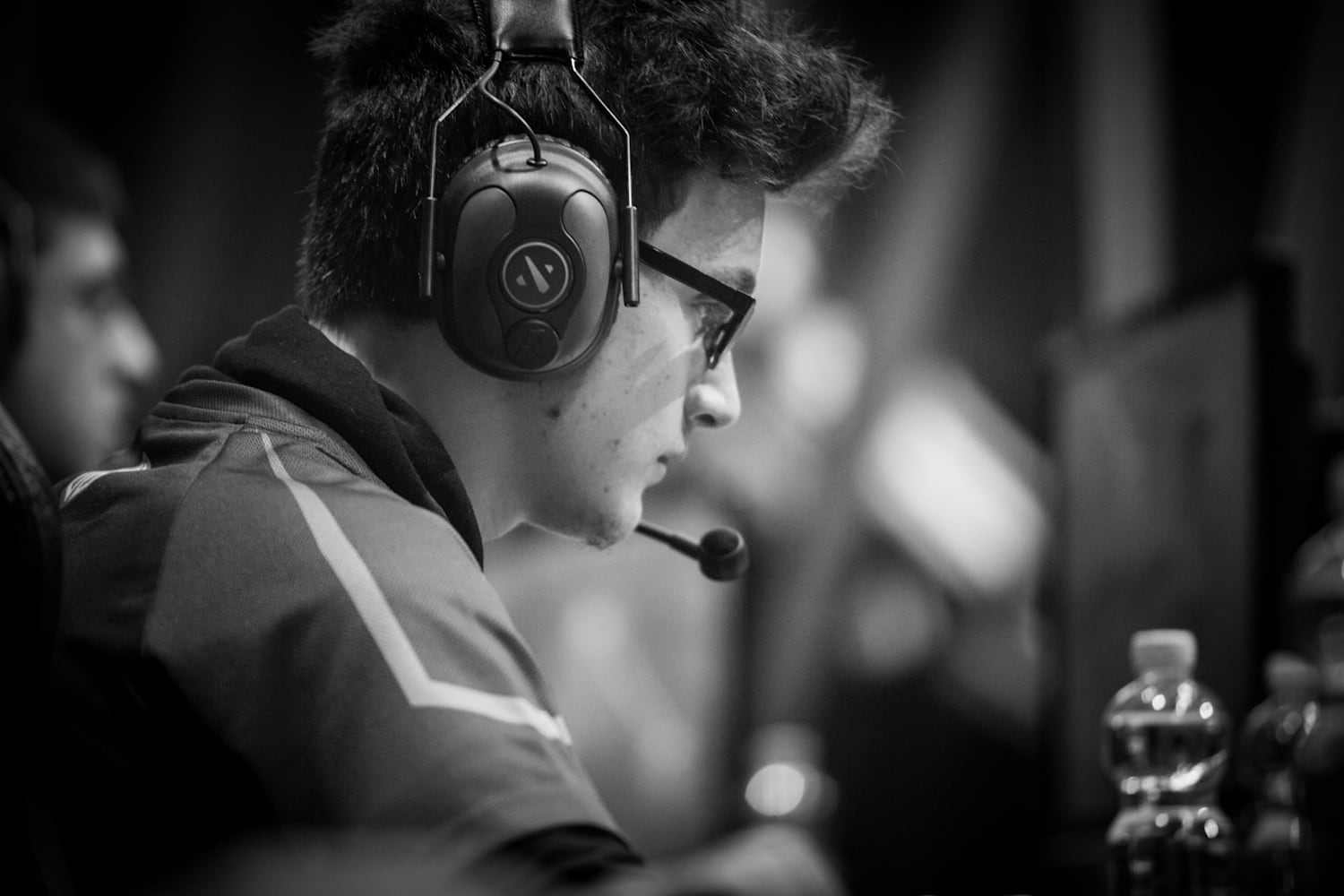 Dota 2: Miracle- on his stunning 9k MMR world record