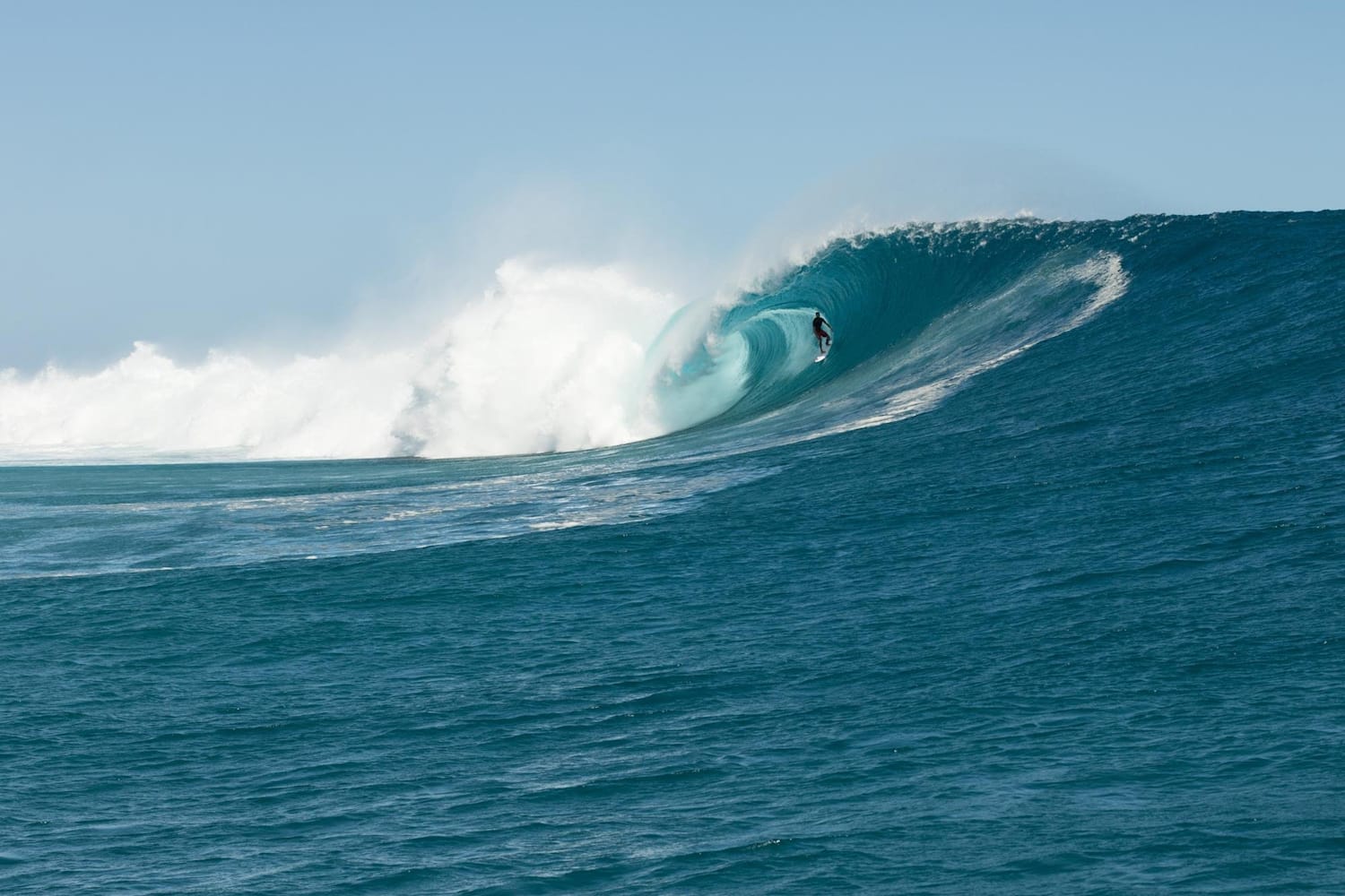 Watch drone footage of surfing Cloudbreak Tavarua Fiji