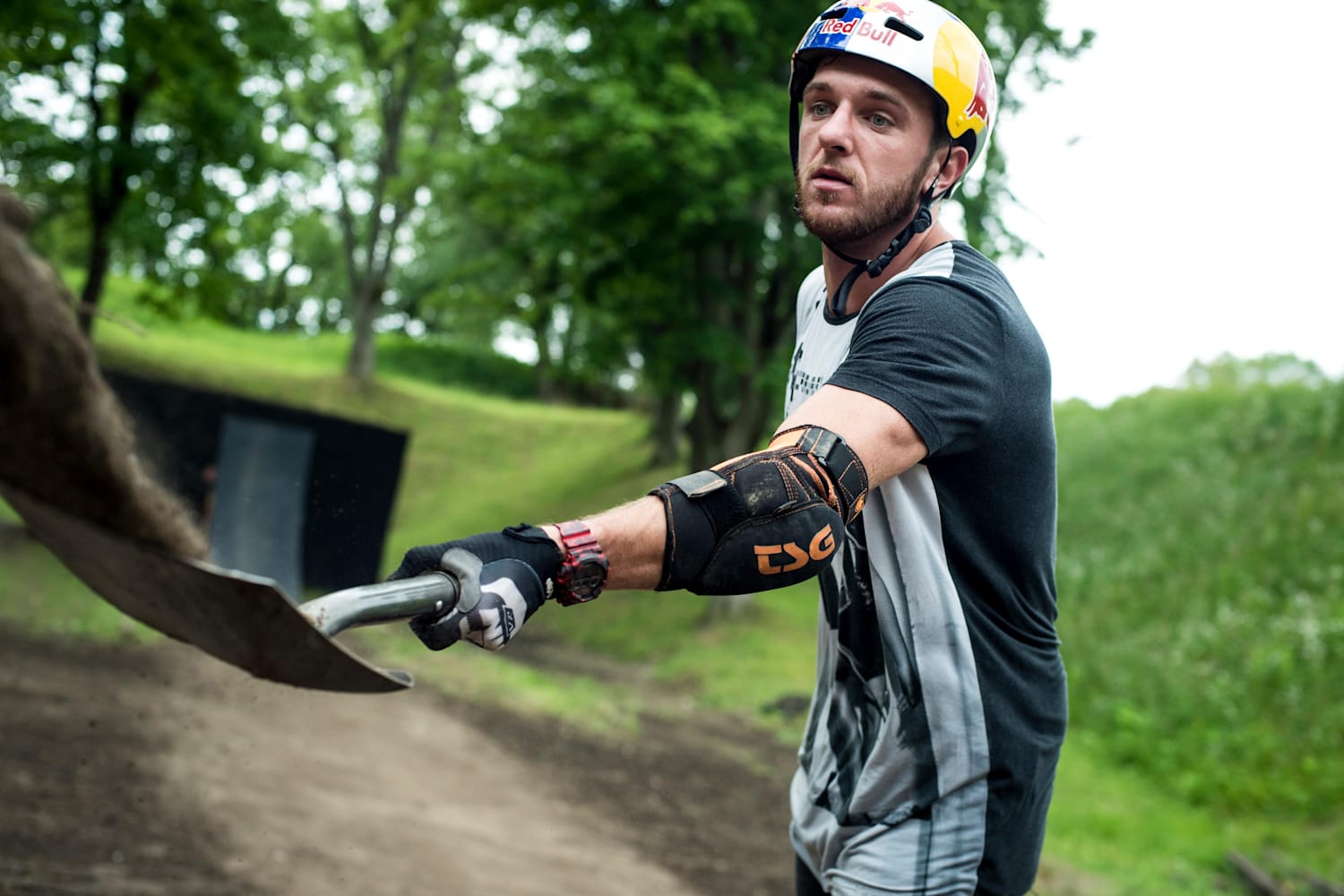 Video: Pavel Alekhin, fara bariere in Fortification