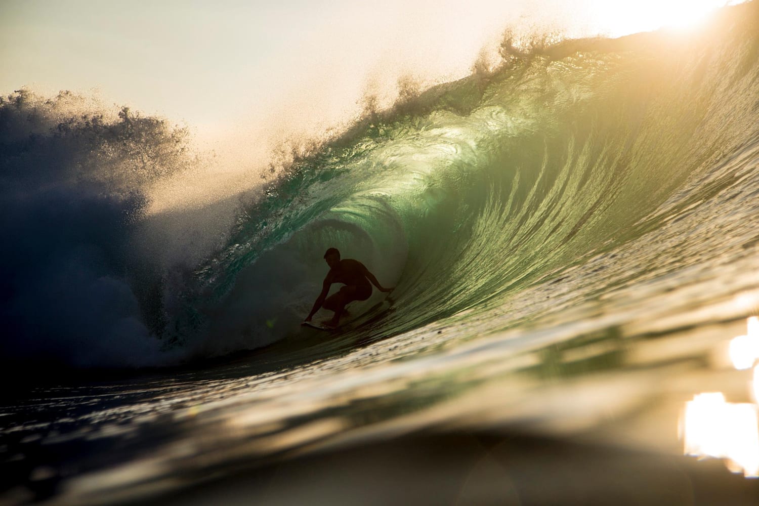 Sessions: late season Pipeline surfing *video*