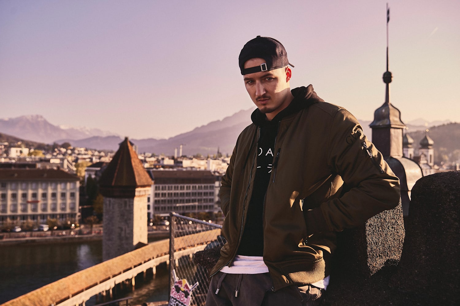 Mimiks >> Der Schweizer Rapper in "Track by Track"