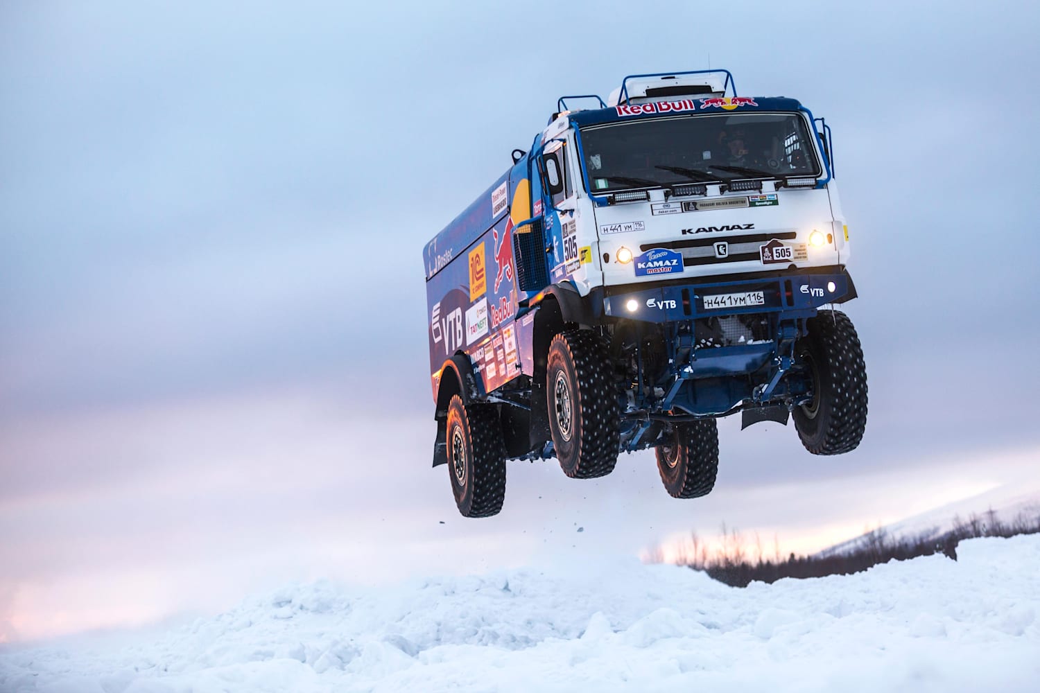 Team Kamaz Master: Dakar truck jumps over ice +video+