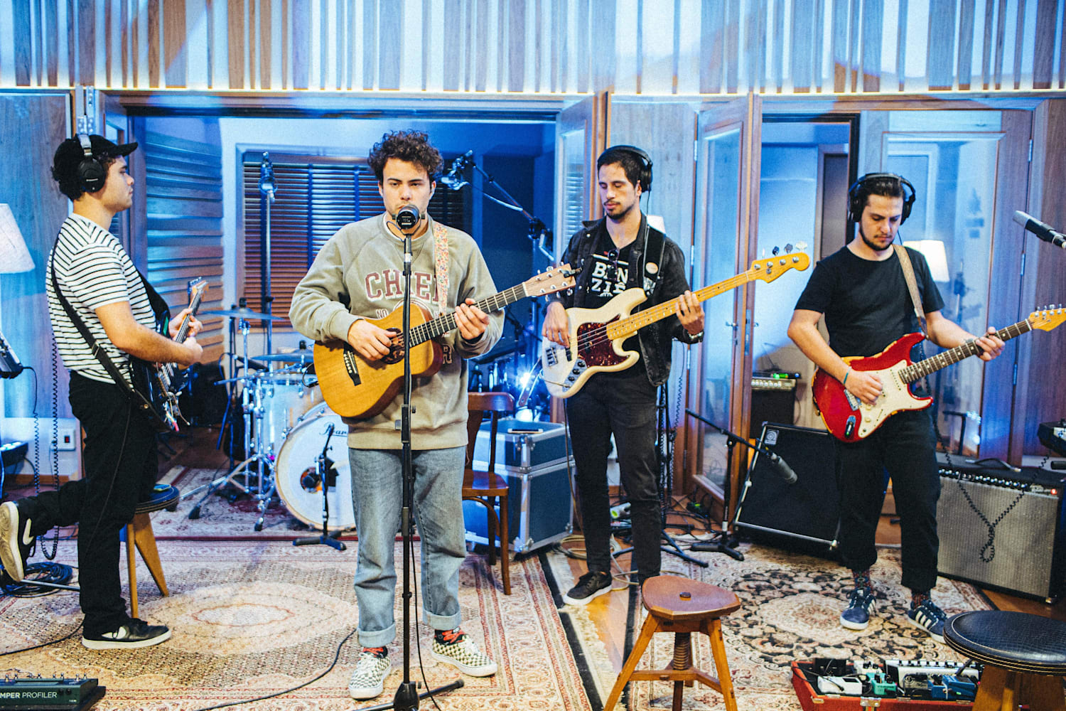 Banda Lagum ao vivo no Red Bull Music Studios