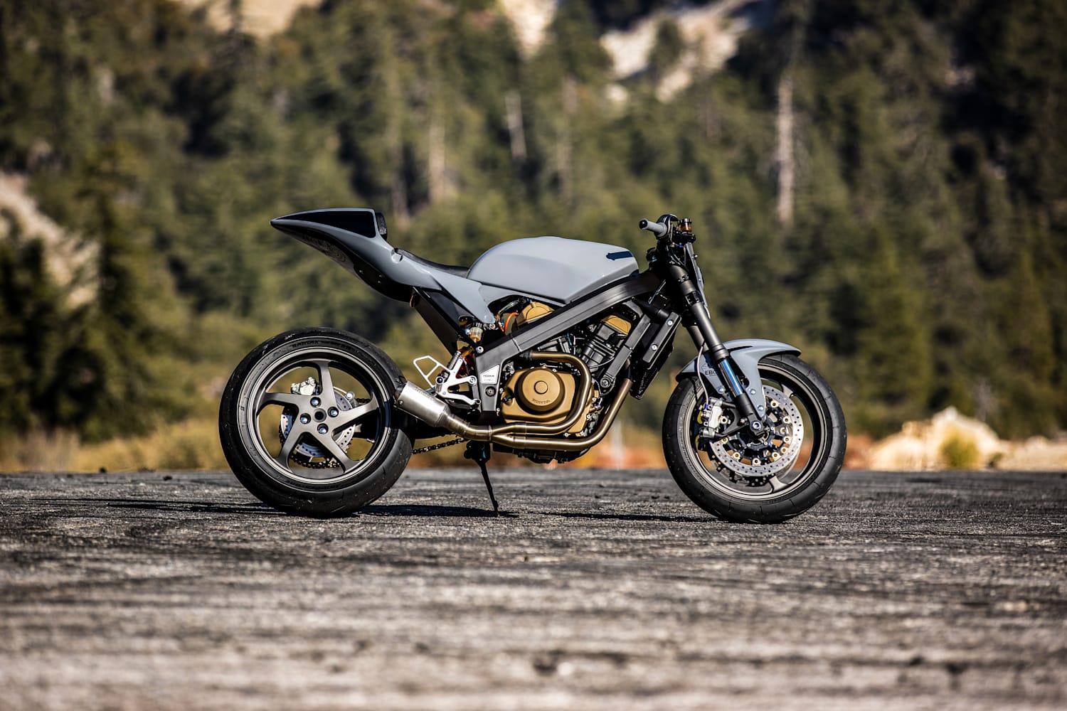 Odbudowa Hondy Hawk GT650 (RC61)